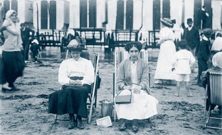 Victorian Era Hobbies: Victorian People's Pasttimes like entertainment ...